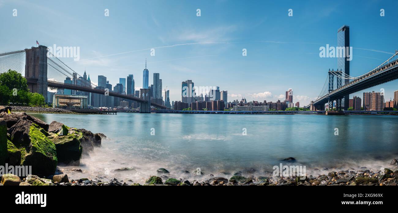 Long exposure shot of the Brooklyn Bridge and New York skyline from ...