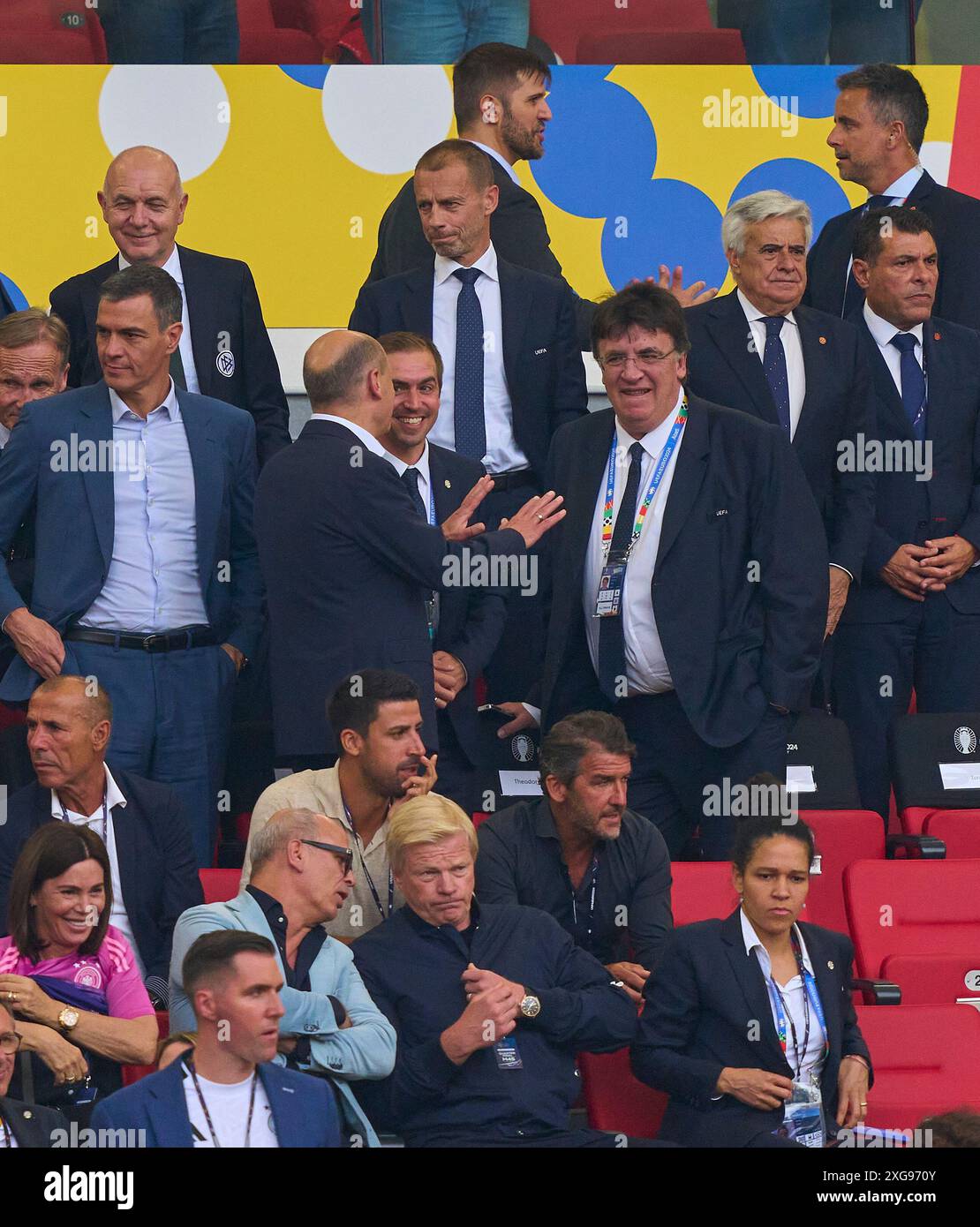 , Olaf Scholz, Bundeskanzler Deutschland, Bernd Neuendorf, DFB ...
