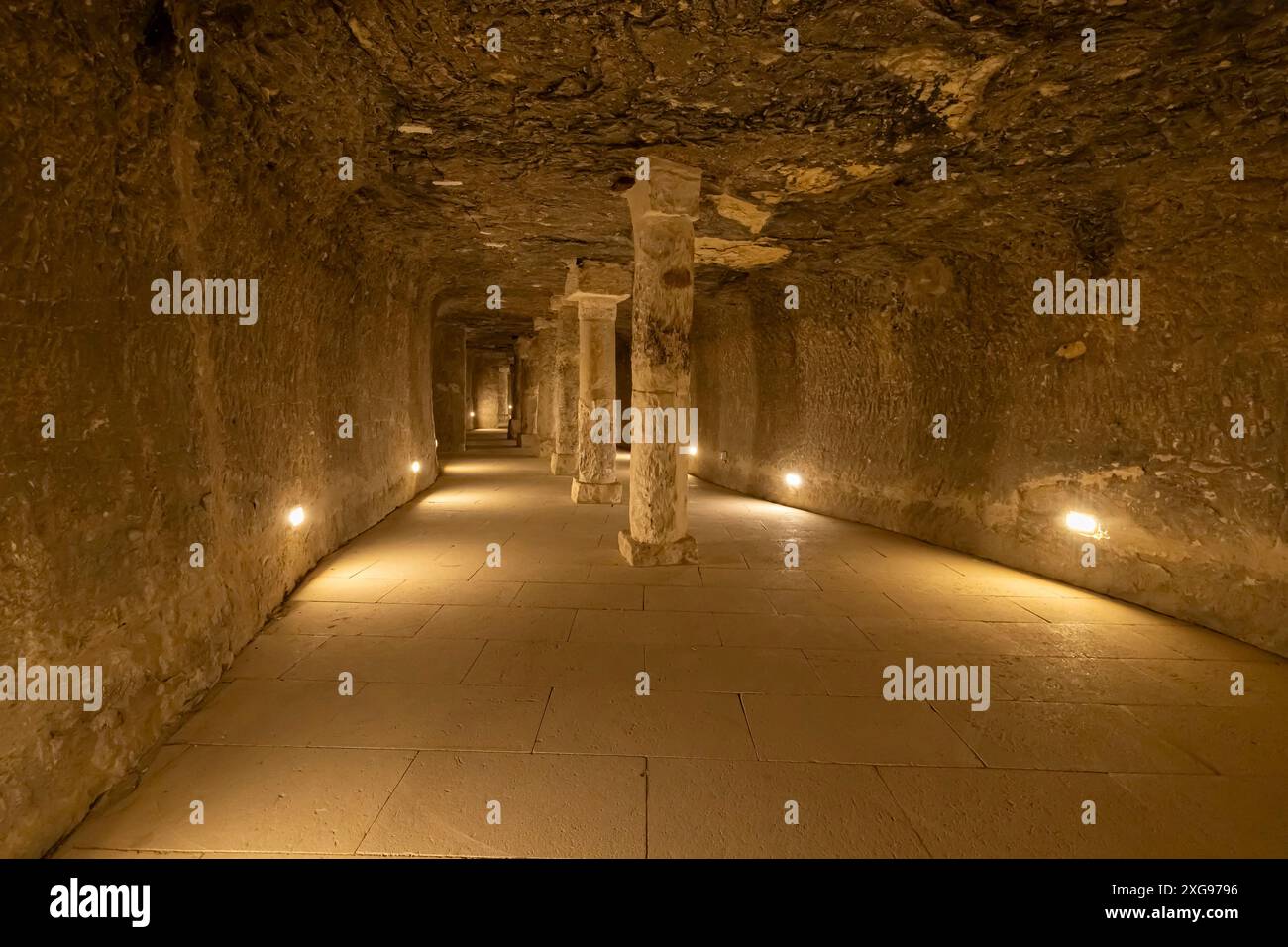 Inside pyramid of giza hi-res stock photography and images - Alamy
