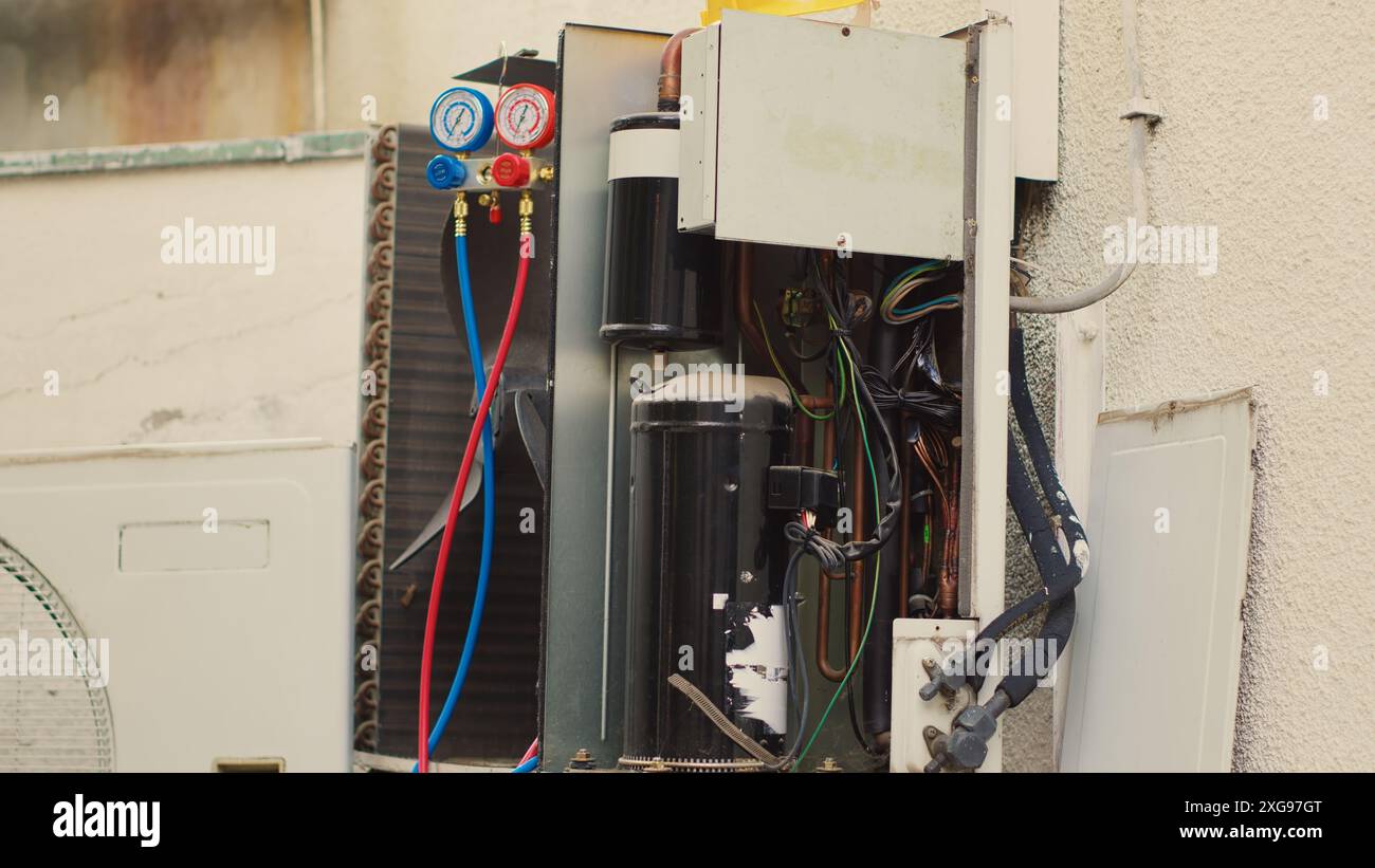 Manifold meters hi-res stock photography and images - Alamy