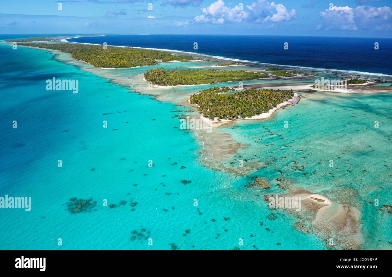 FRENCH POLYNESIA. TUAMOTU ARCHIPELAGO. RANGIROA ISLAND. AERIAL VIEW OF ...