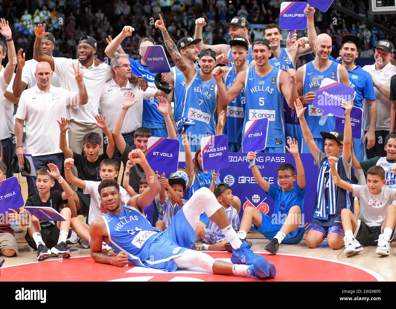 Giannis Antetokounmpo and Greece celebrate que qualification for the ...