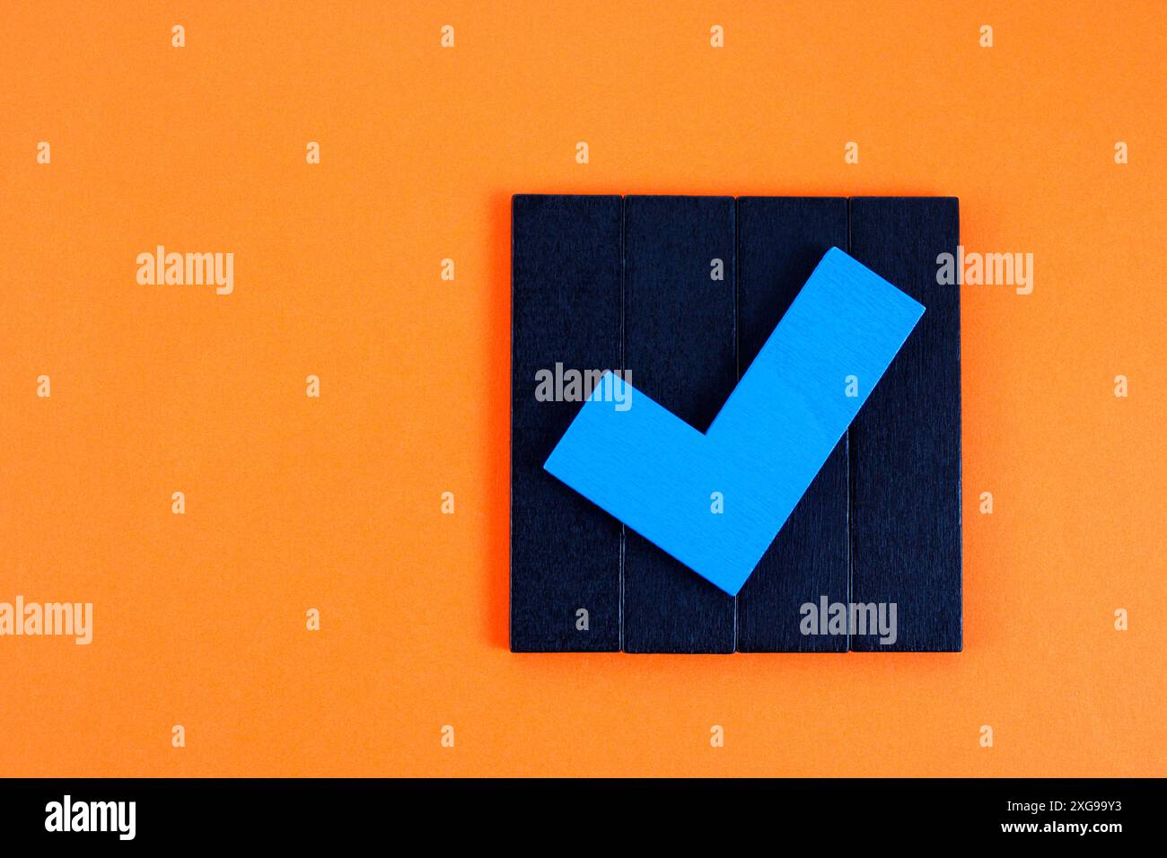 Black checkmark hi-res stock photography and images - Alamy