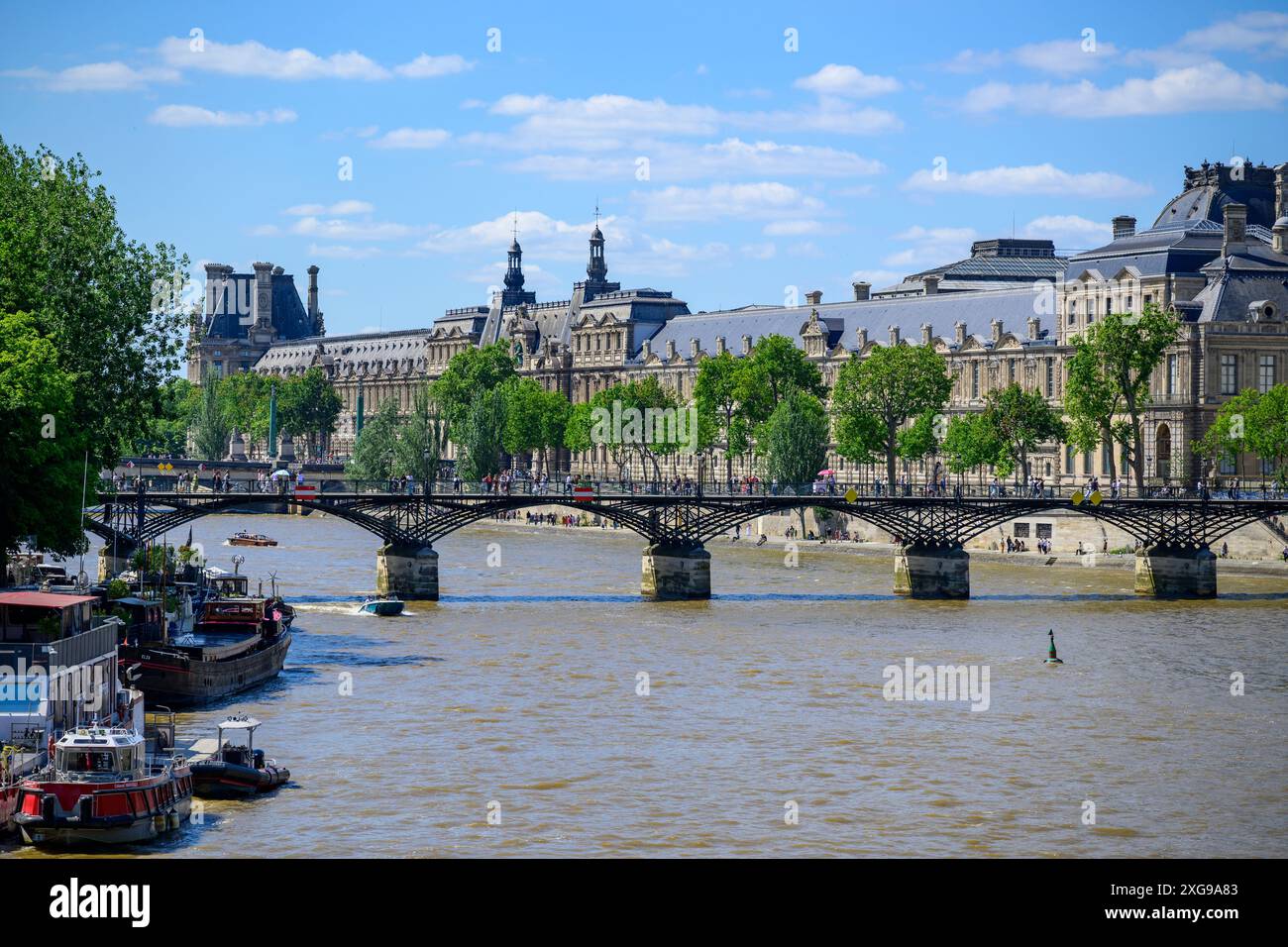 Seine famous landmarks hi-res stock photography and images - Alamy