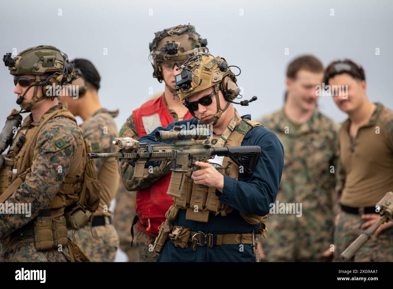 U.S. Marines with, Battalion Landing Team 1/8, 24th Marine ...