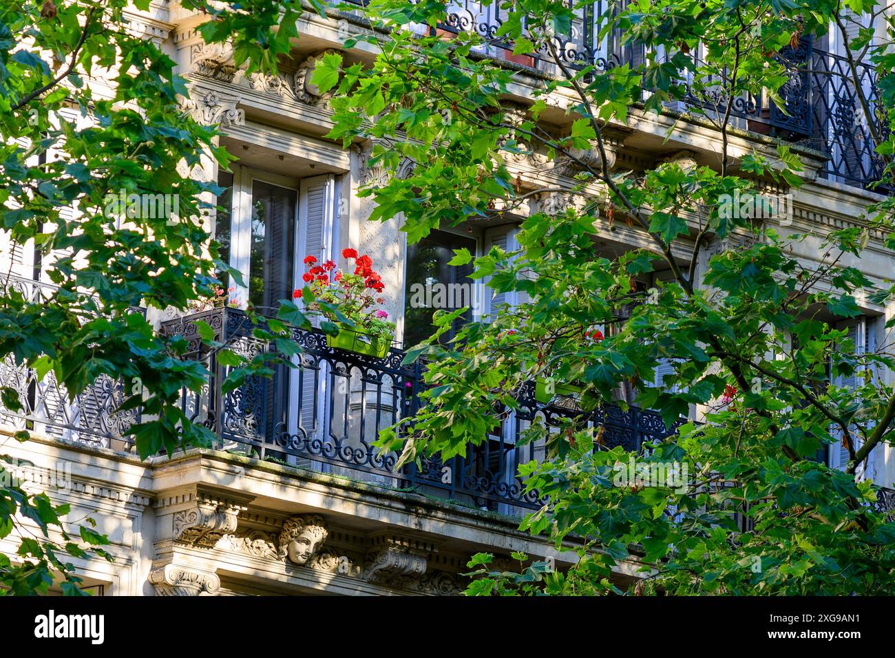 Bustling landmarks hi-res stock photography and images - Alamy