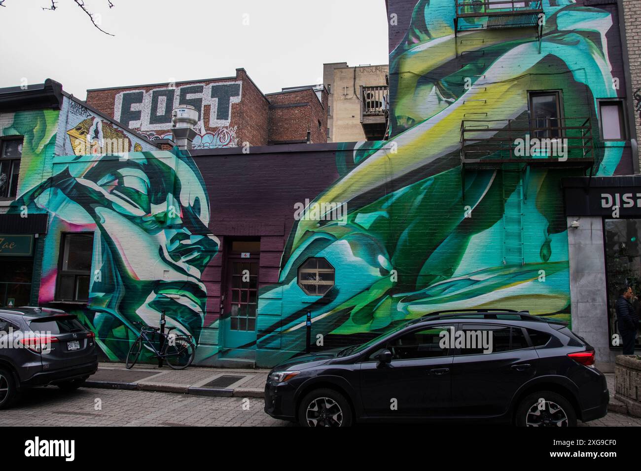 City street art character hi-res stock photography and images - Alamy