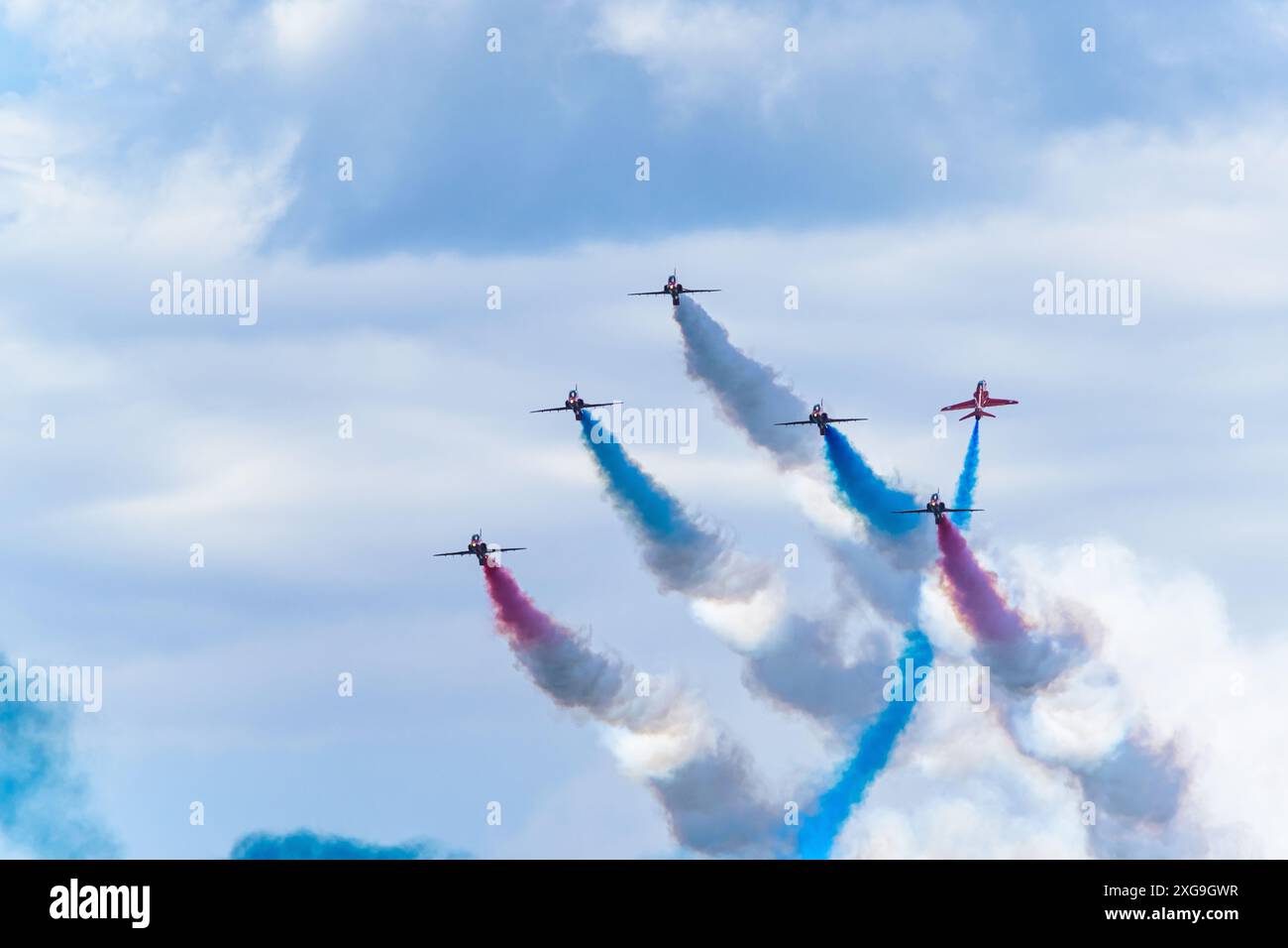 Red arrows 2024 hi-res stock photography and images - Alamy