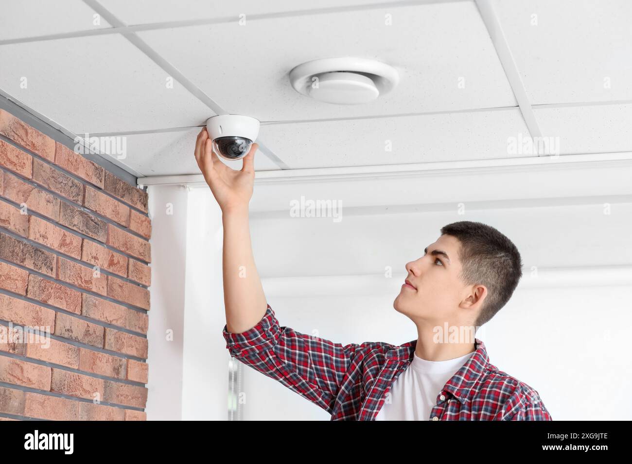 Cctv security camera on ceiling hi-res stock photography and images - Alamy