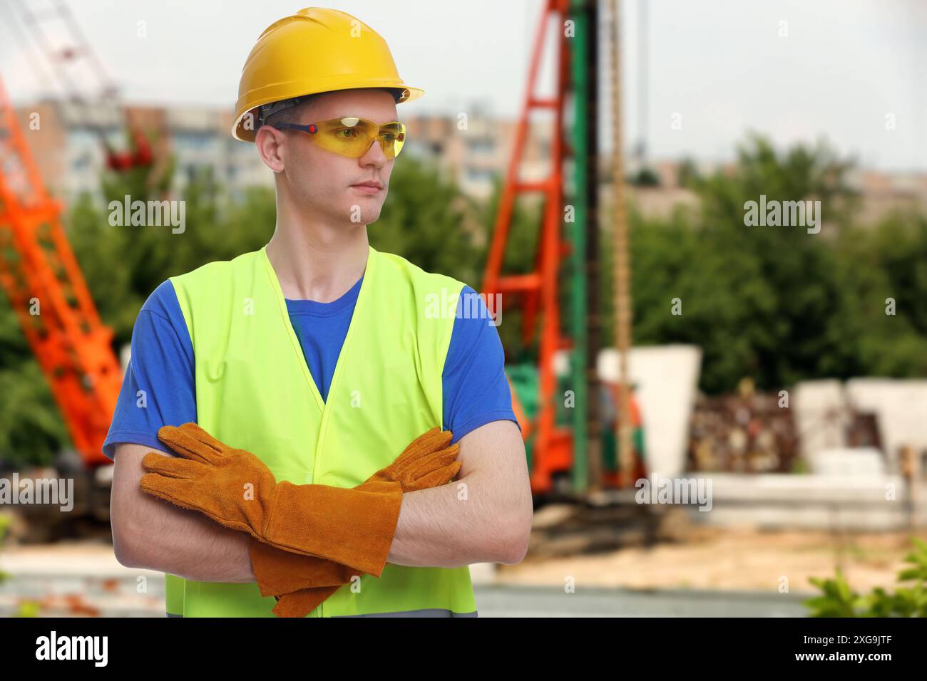 Man wearing emergency vest hi-res stock photography and images - Alamy