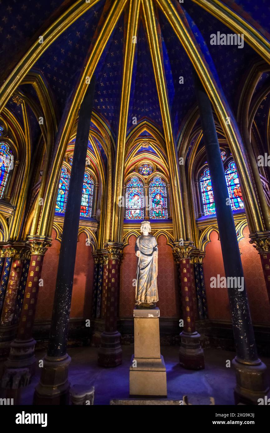 Statue of King Louis IX in Sainte-Chapelle's Lower Chapel - Paris ...