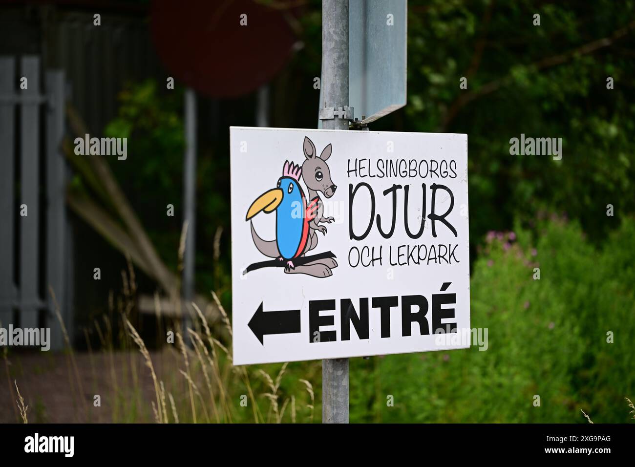 Zoo sign animal information hi-res stock photography and images - Alamy