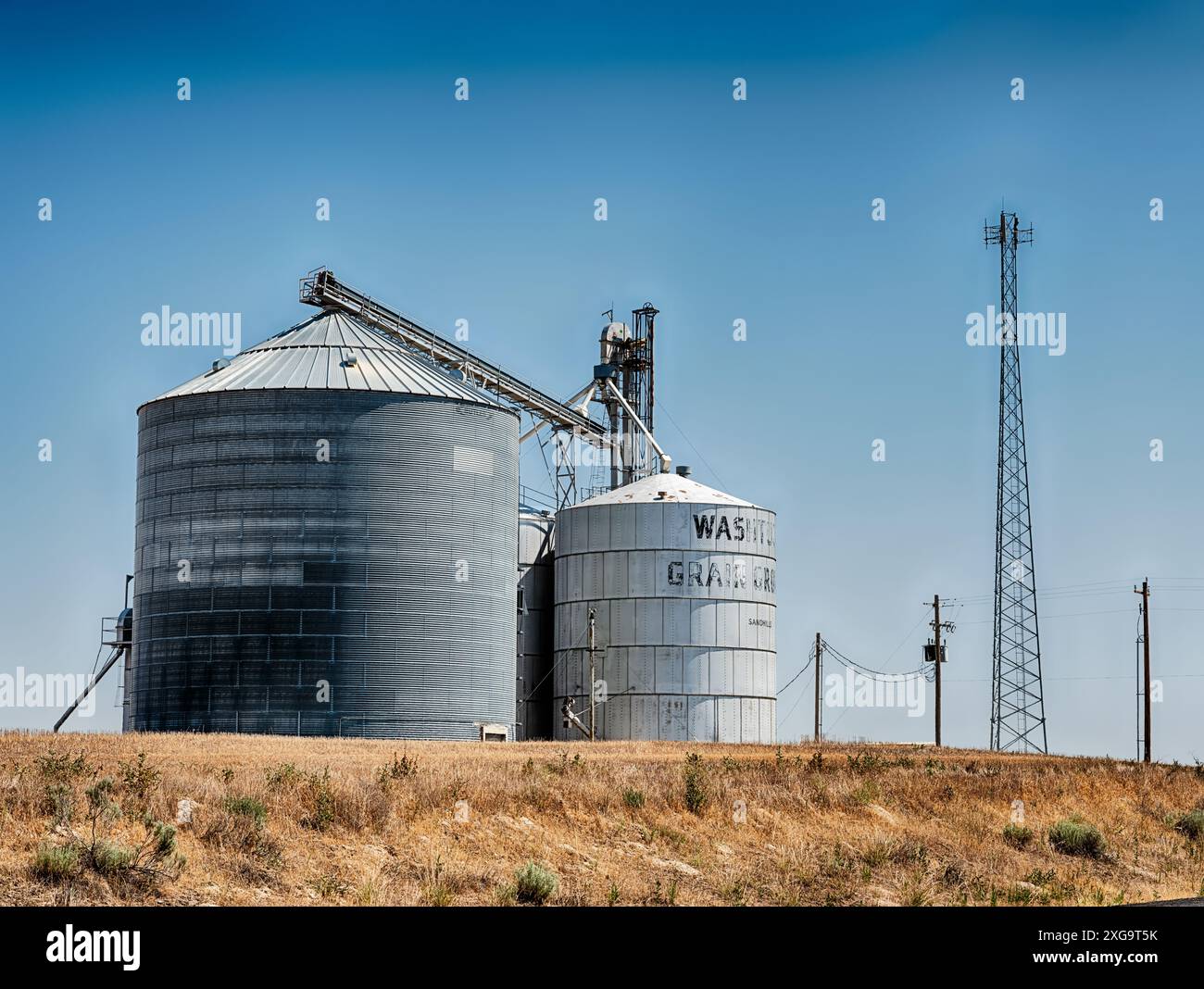 Two grain silos store wheat on a farm in Eastern Washington Stock Photo ...