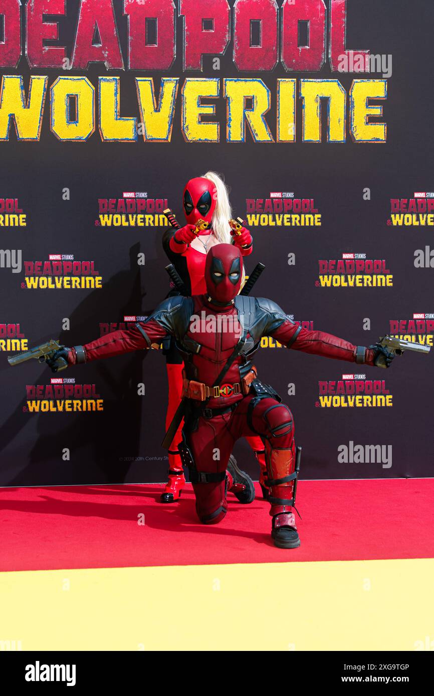 Fan Event - Deadpool & Wolverine Deadpool Cosplayers beim Fan Event zum ...