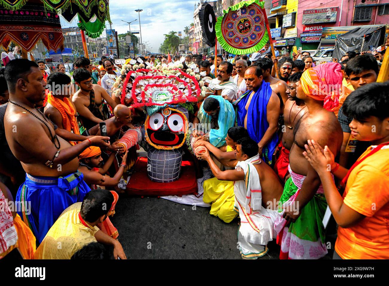 Kolkata, India. 07th July, 2024. Hindu devotees offer prayers as they ...