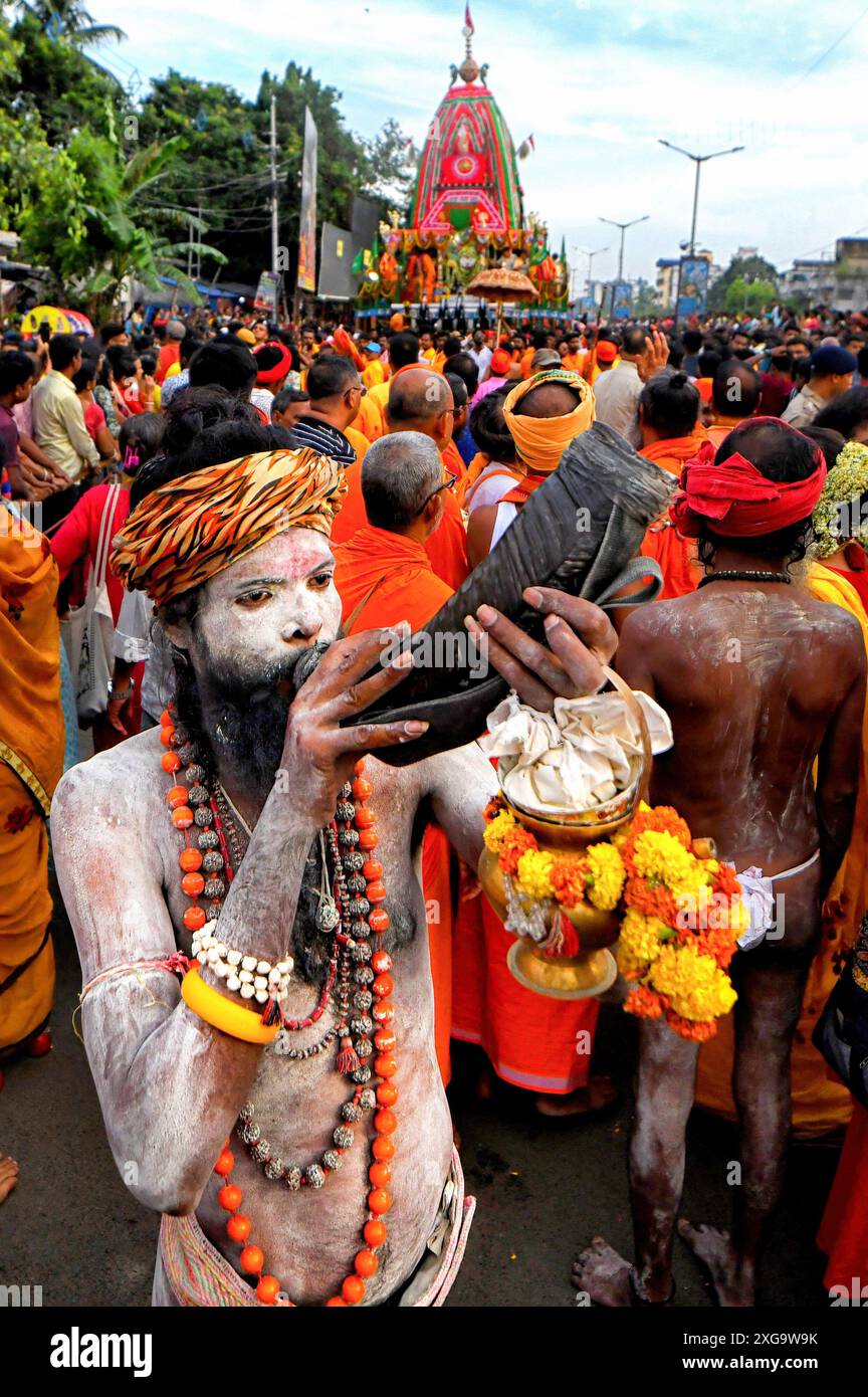 Kolkata, India. 07th July, 2024. A Naga Sadhu, or 'Hindu Holy Man, seen ...