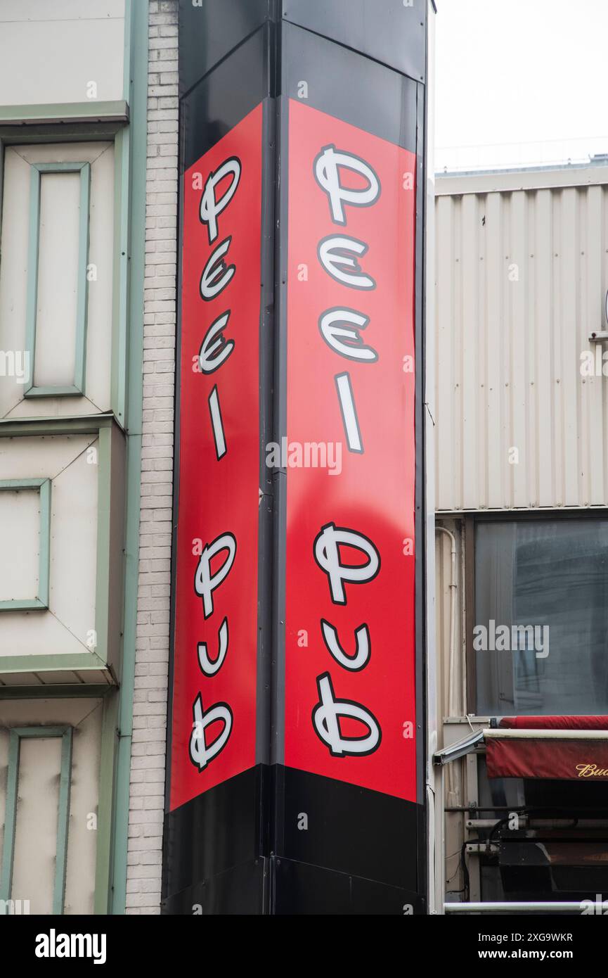 Peel Pub sign in downtown Montreal, Quebec, Canada Stock Photo - Alamy