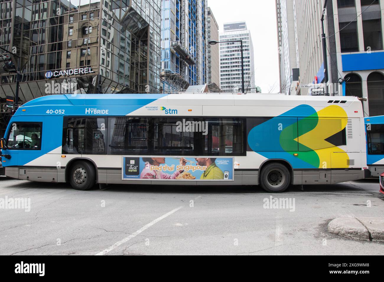 City buses in montreal hi-res stock photography and images - Alamy