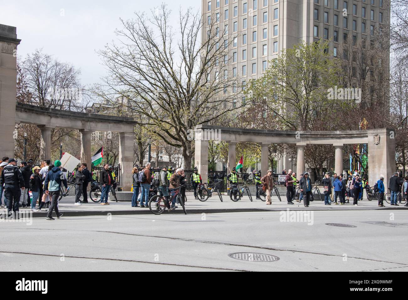 Protesting the war between Israel and Palestine at McGill University ...