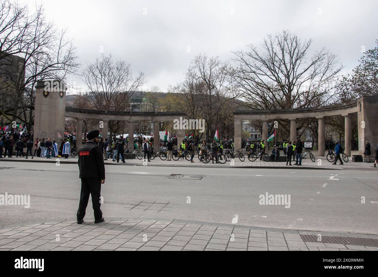 Protesting the war between Israel and Palestine at McGill University ...