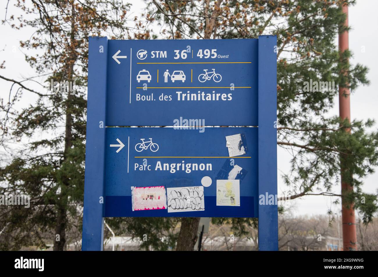 Directional arrow in metro station hi-res stock photography and images ...