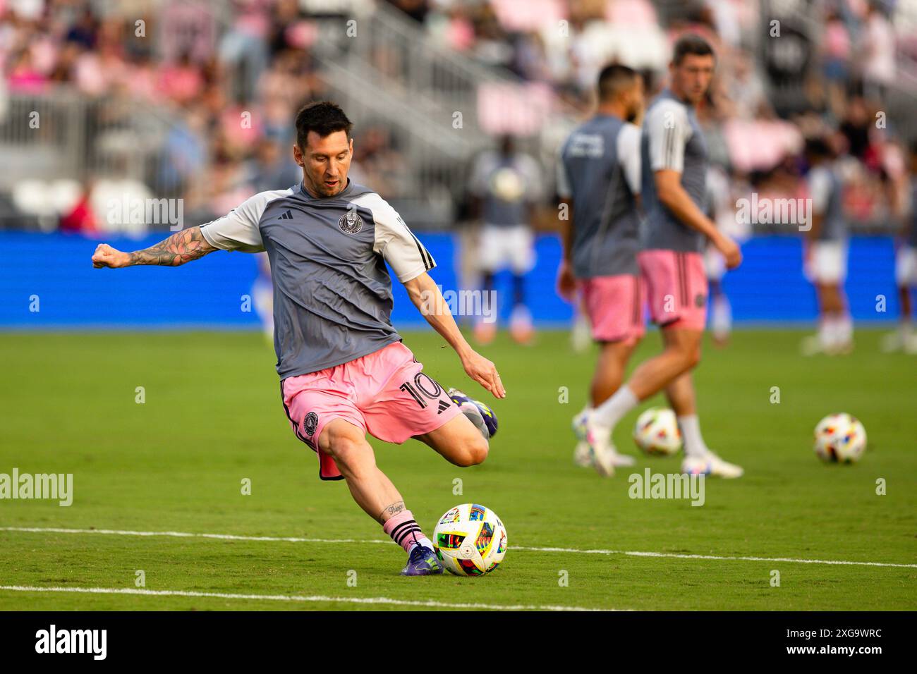 FORT LAUDERDALE, FLORIDA - JUNE 01: Lionel Messi #10 of Inter Miami ...