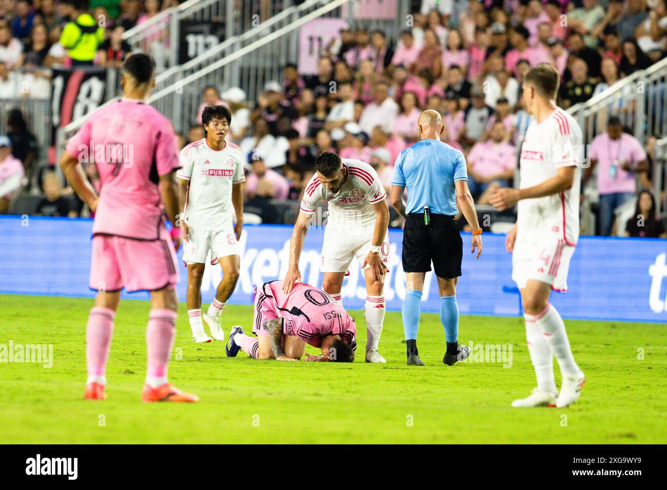 FORT LAUDERDALE, FLORIDA - JUNE 01: Lionel Messi #10 of Inter Miami ...