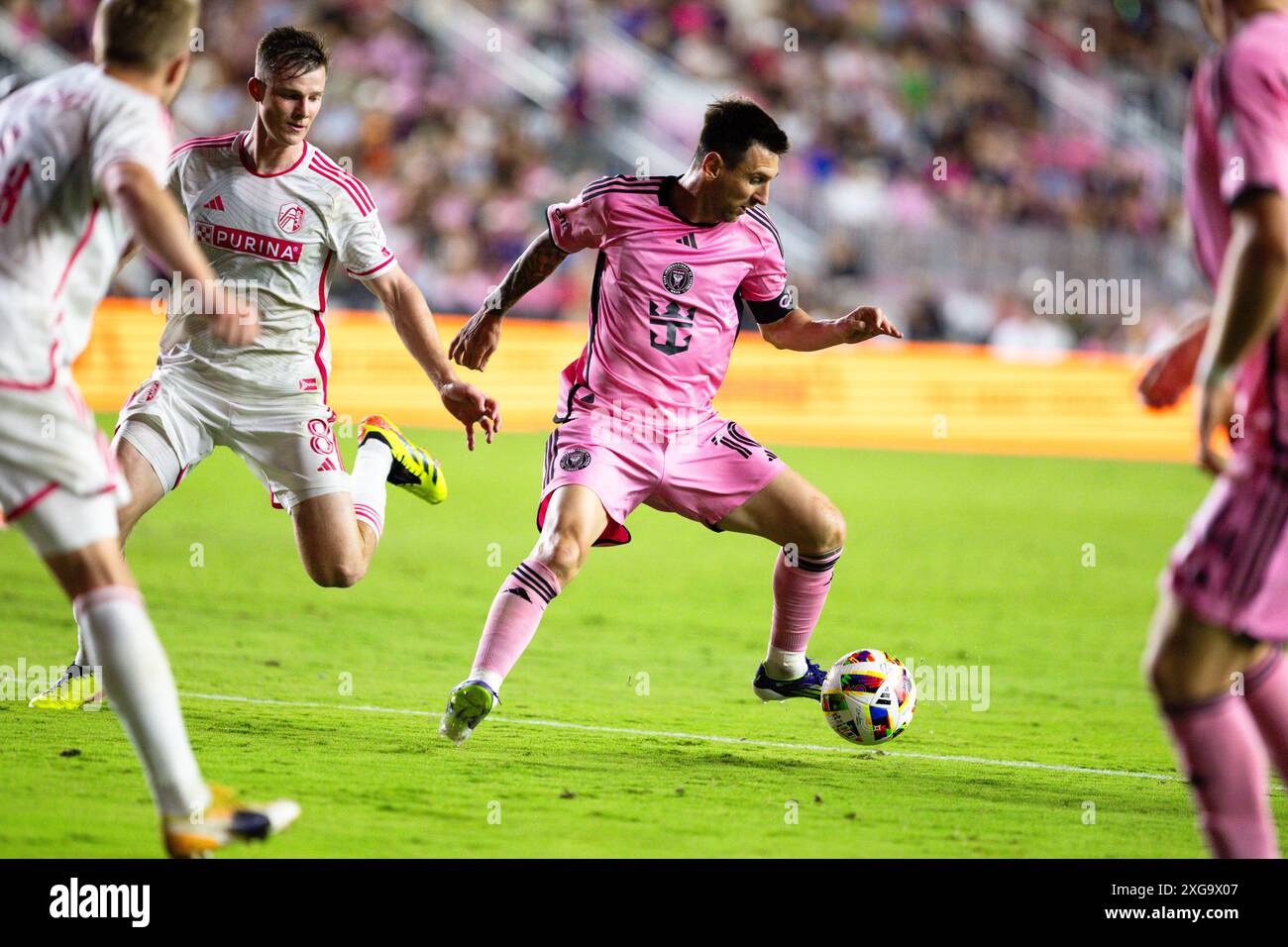 FORT LAUDERDALE, FLORIDA - JUNE 01: Lionel Messi #10 of Inter Miami ...