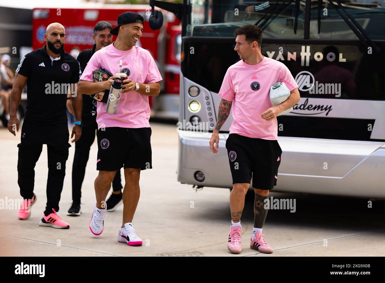 FORT LAUDERDALE, FLORIDA - JUNE 01: Lionel Messi #10 of Inter Miami ...