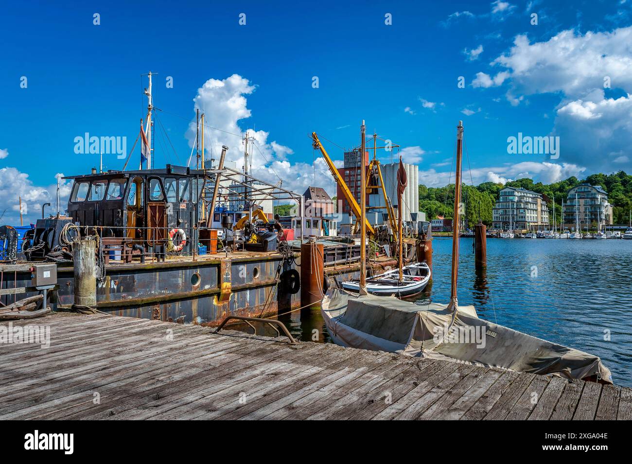 Dolphin pier hi-res stock photography and images - Alamy