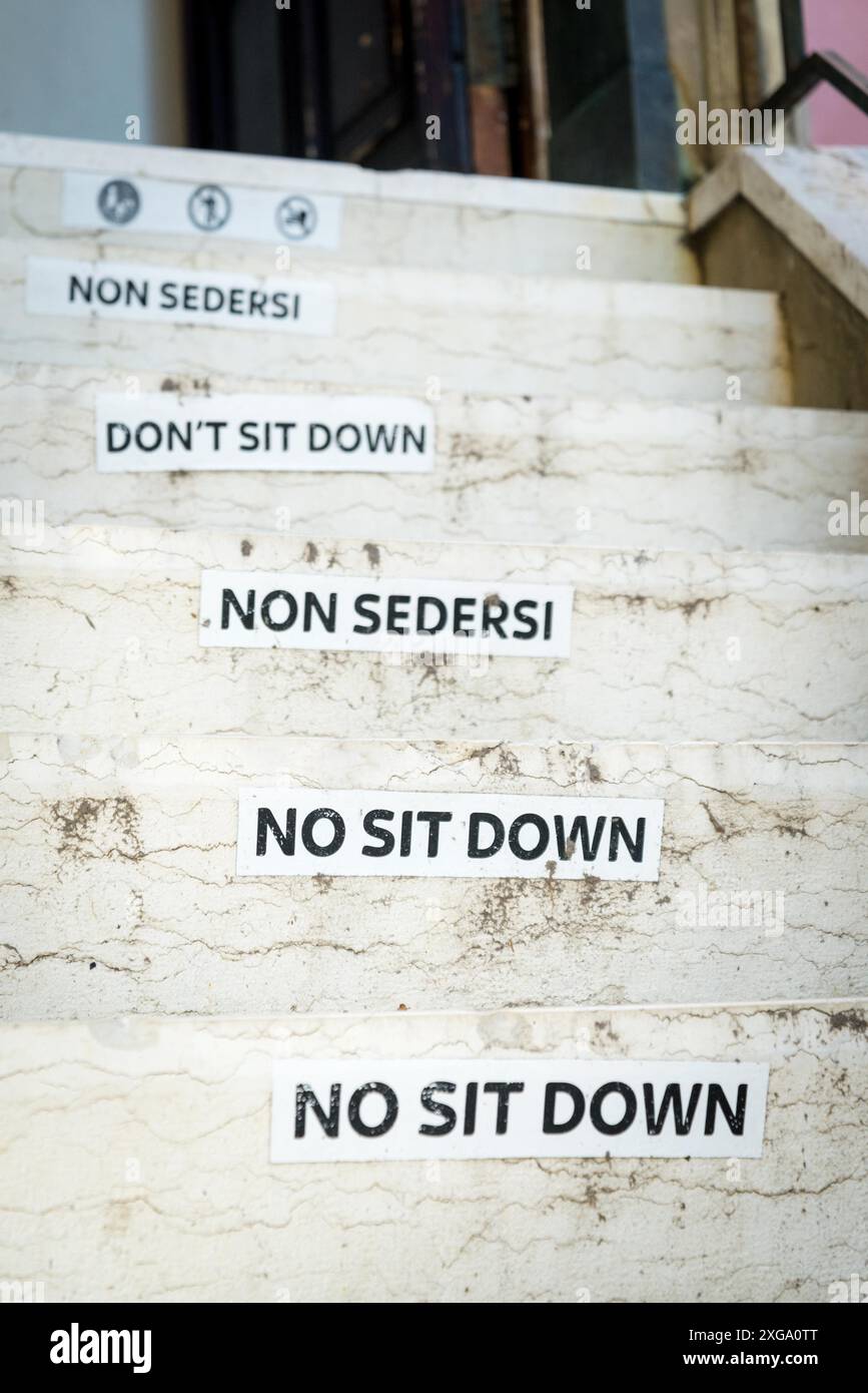 Old do not sit here sign on business entrance Stock Photo - Alamy