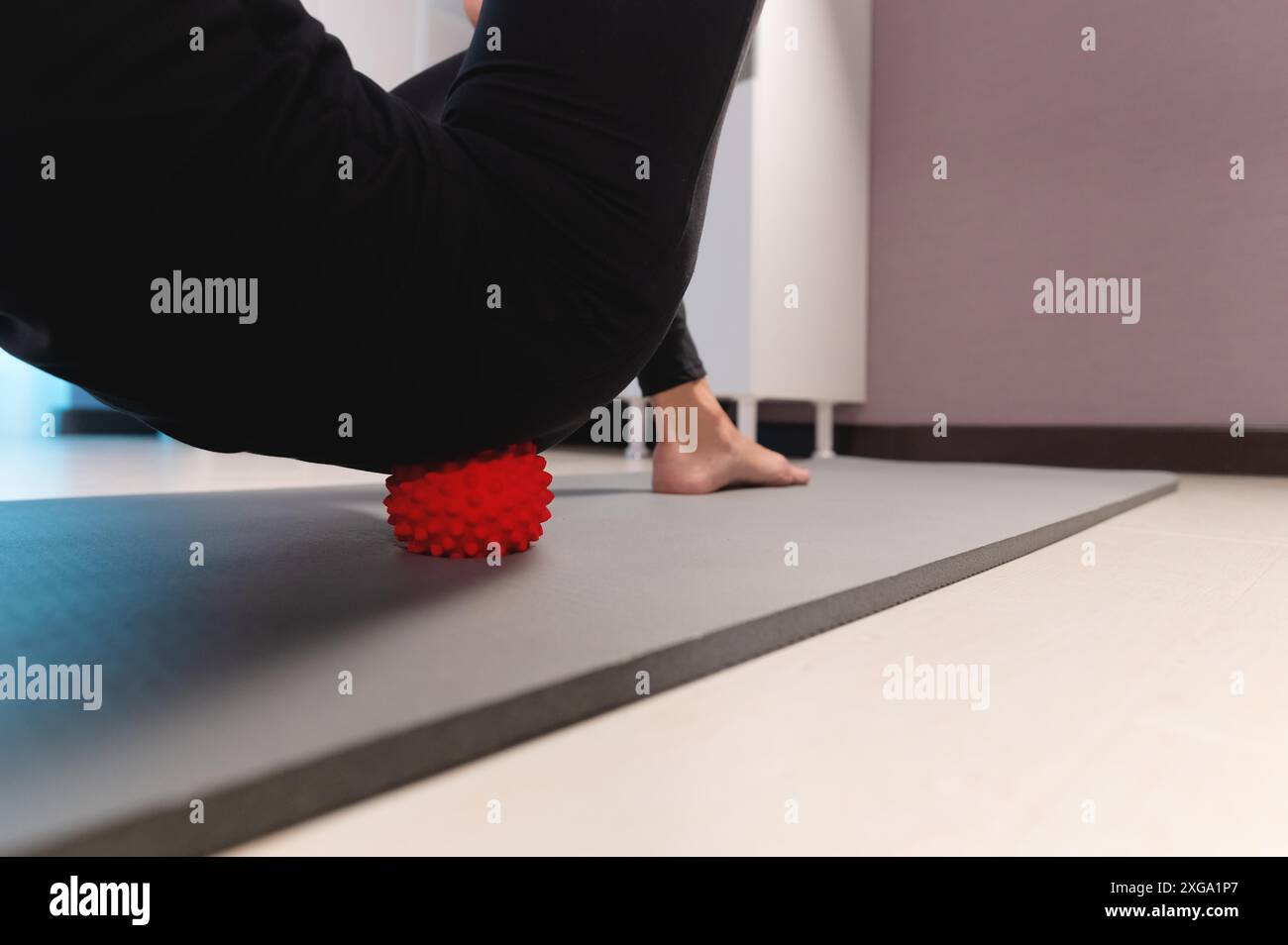 Close up massage thigh muscle hi-res stock photography and images - Alamy