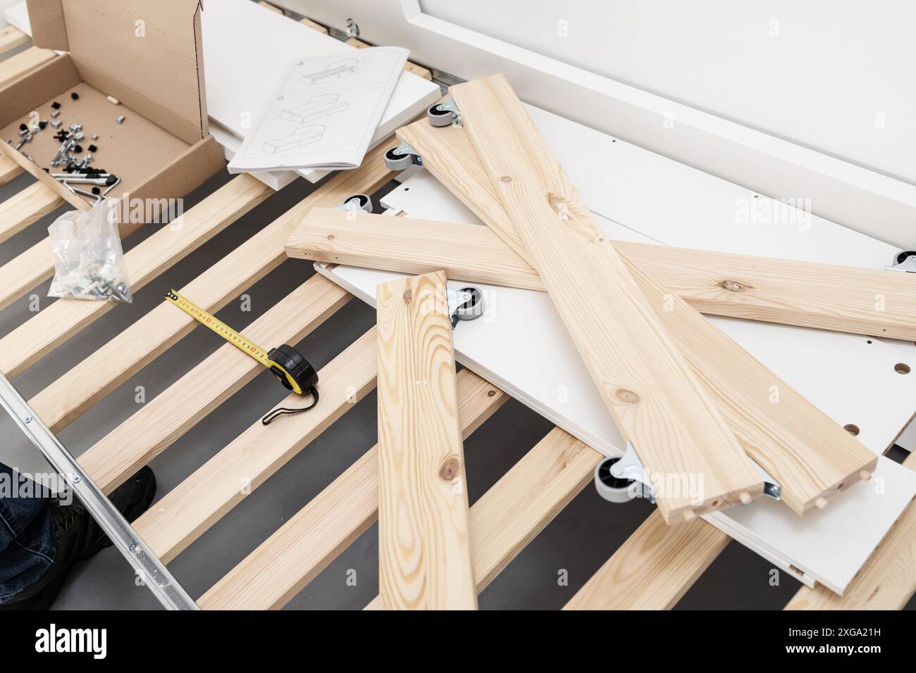 Mounting assembly hi-res stock photography and images - Alamy