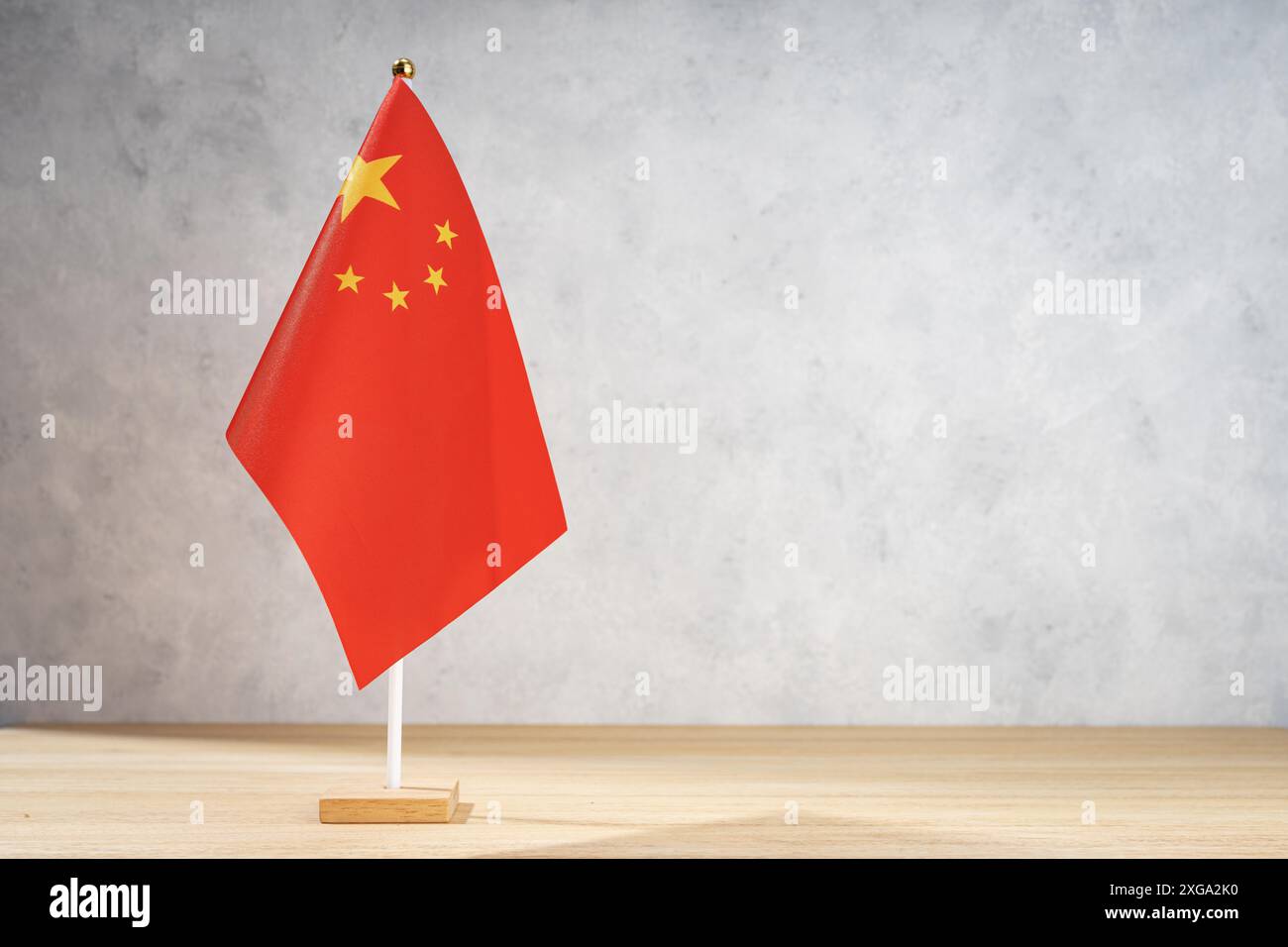 China flag table hi-res stock photography and images - Alamy