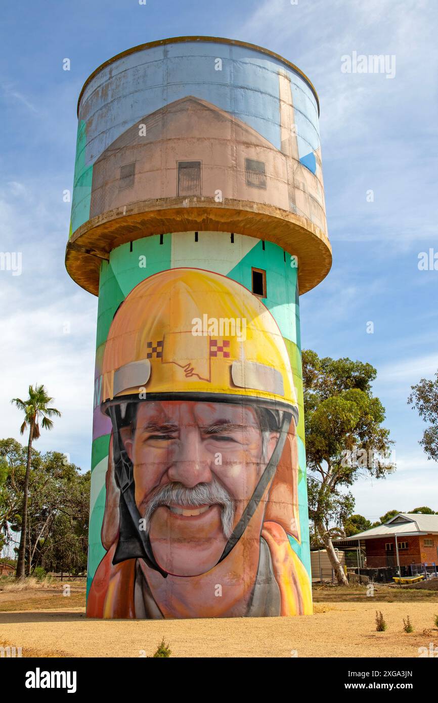Mural on tower hi-res stock photography and images - Alamy