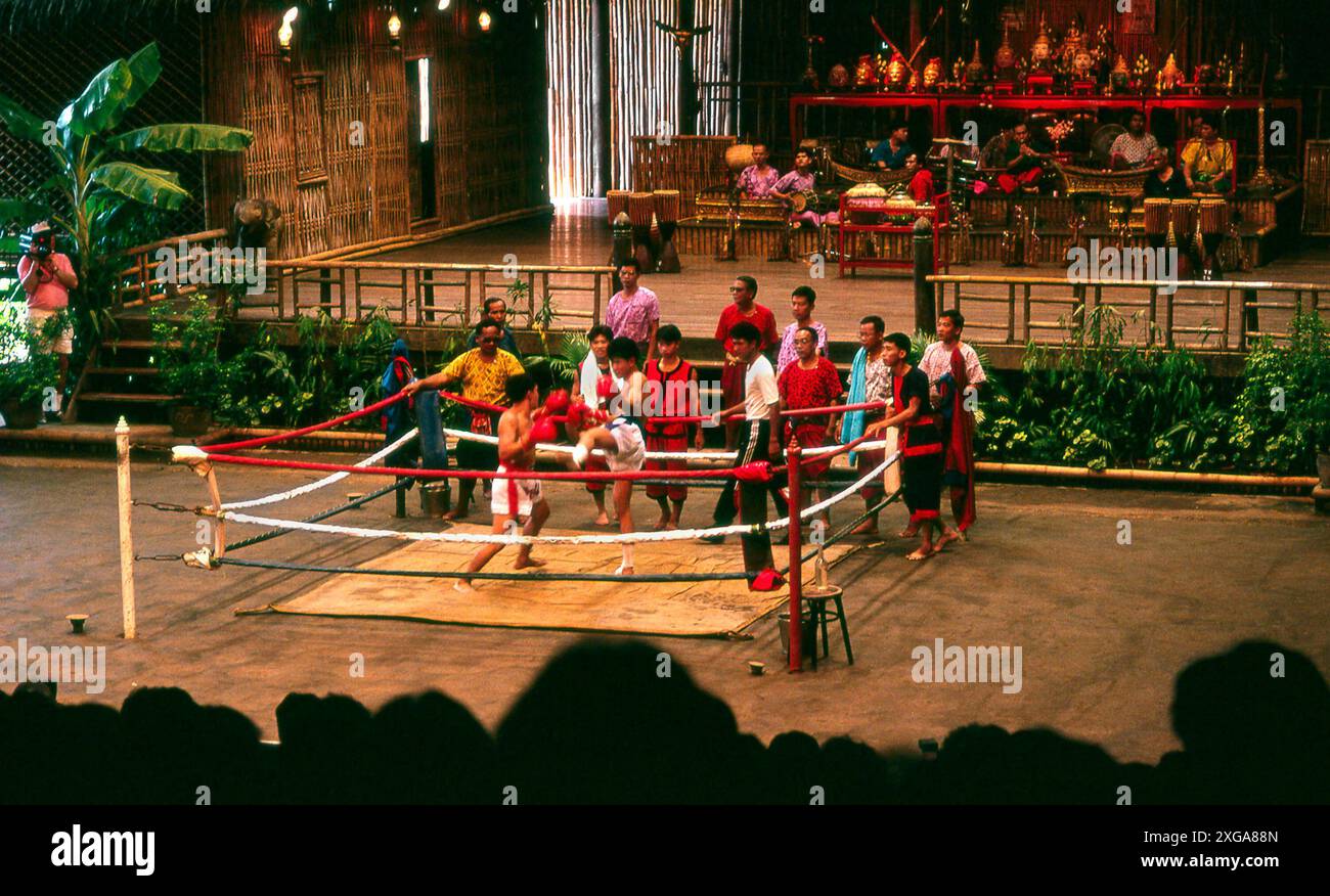Muay Thai Thai boxing show and display at Ruen Thai restaurant and show ...