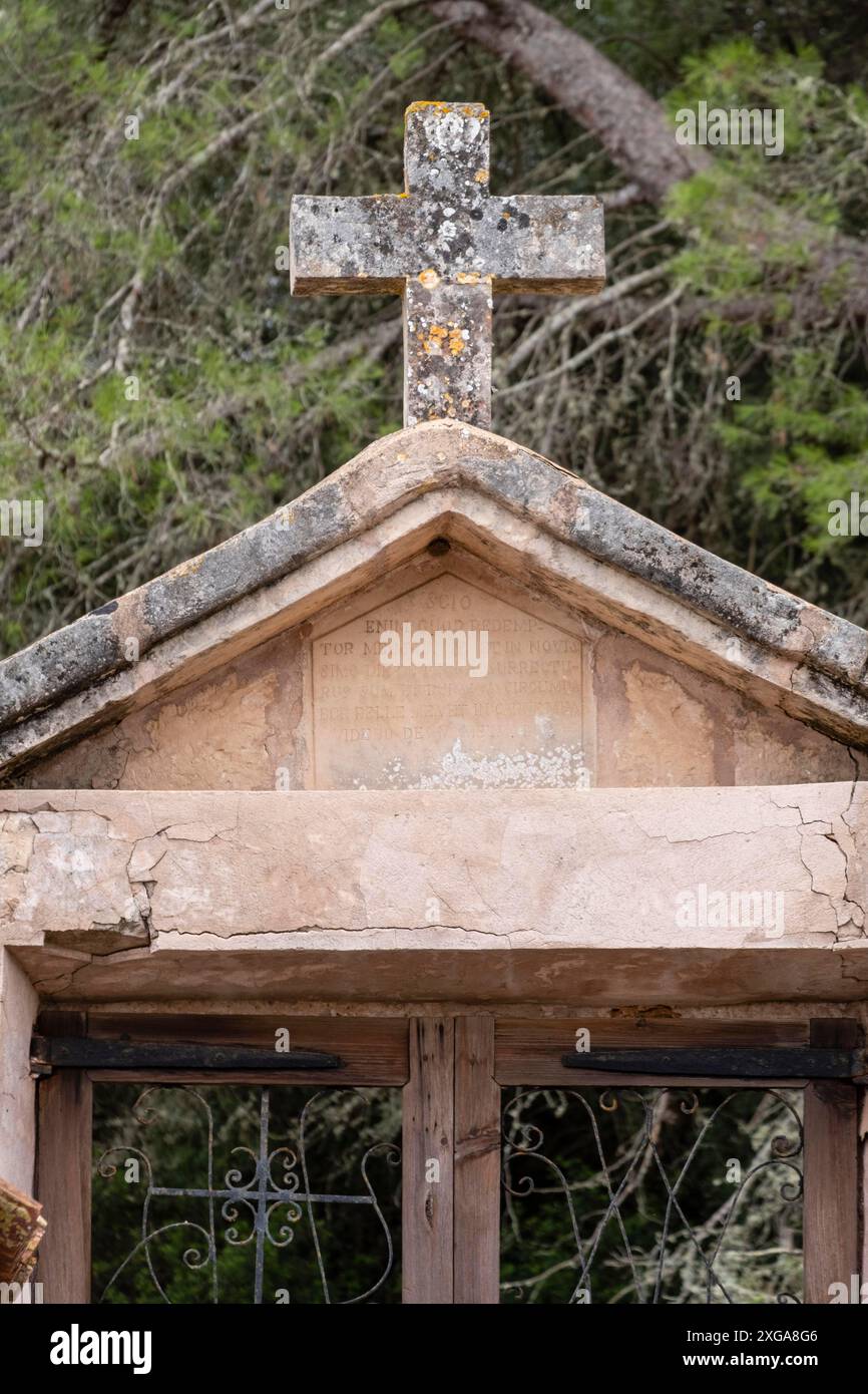 Old entrance to the cemetery through the fores, Pina cemetery, Mallorca ...