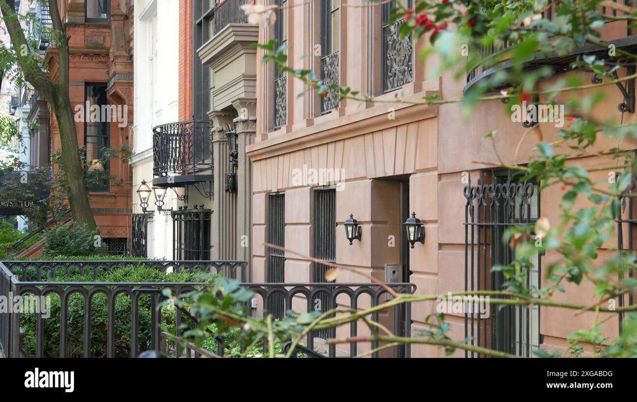 New York City townhouse building, Brooklyn Heights residential district ...