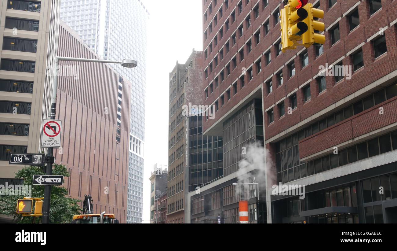 Hot smoke from manhole con hi-res stock photography and images - Alamy
