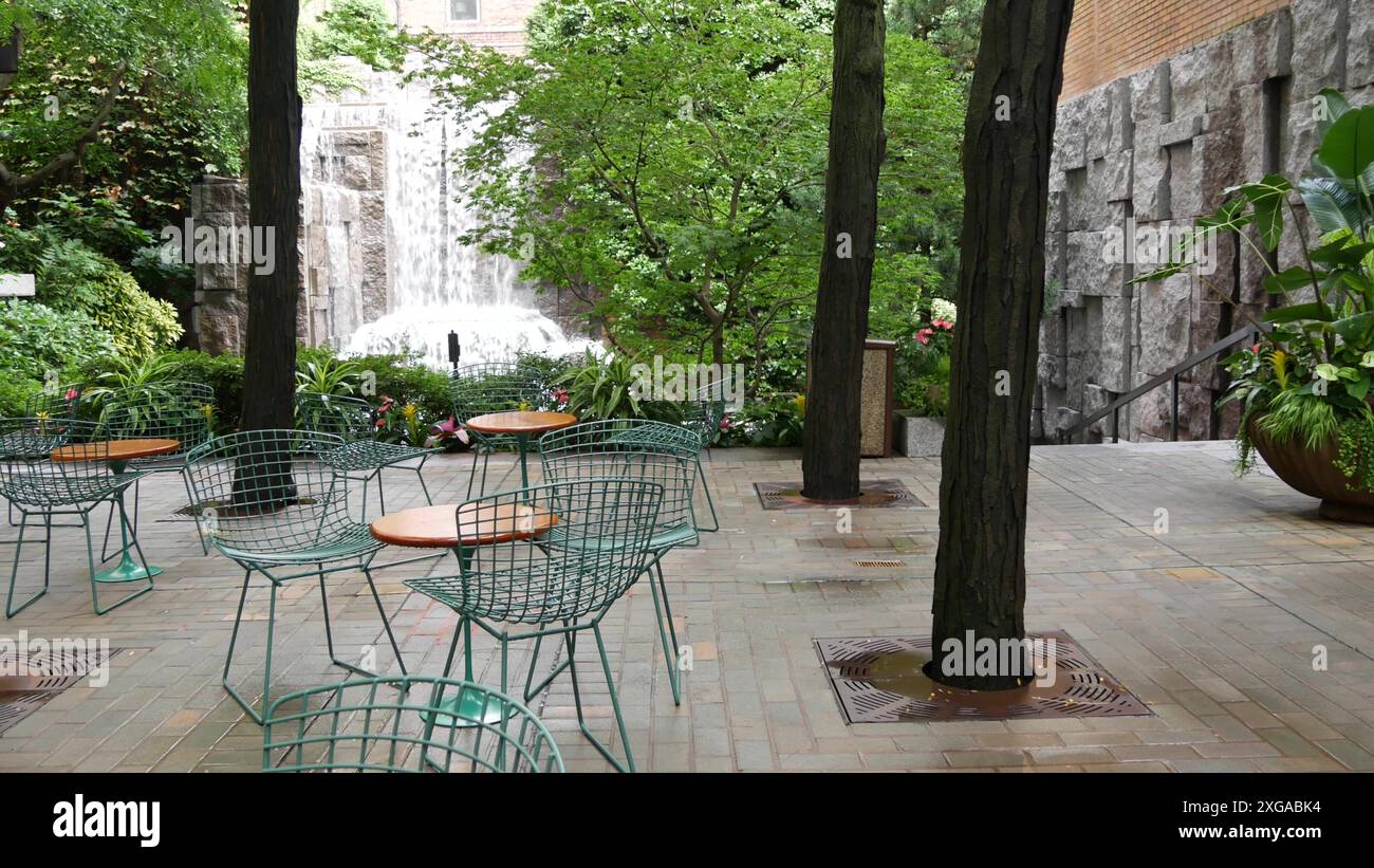 New York City life, urban public park, Greenacre park waterfall ...