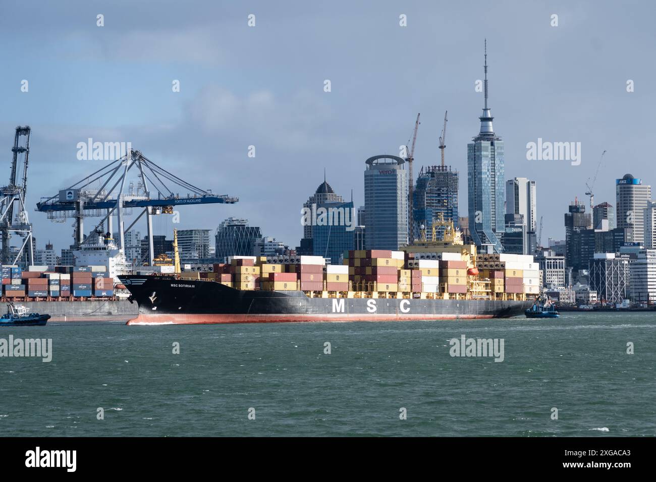 Industrial bay leaves hi-res stock photography and images - Alamy