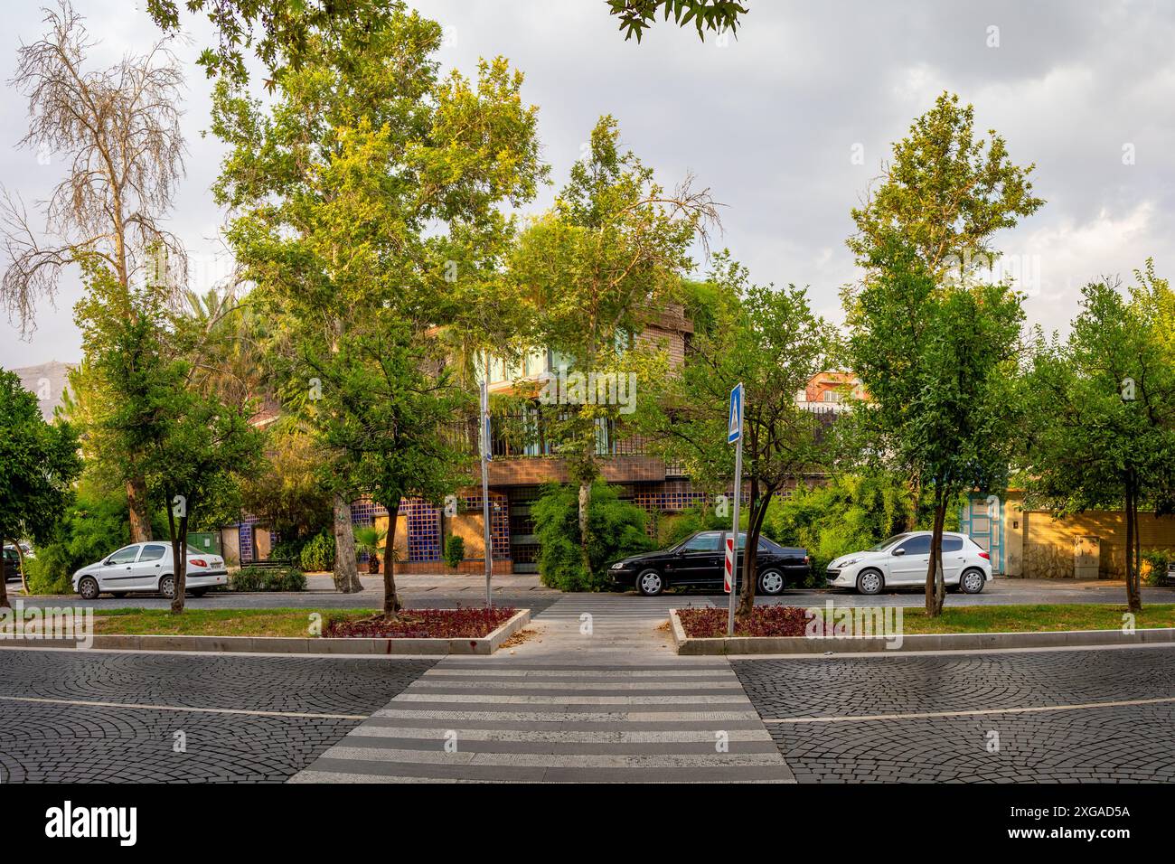 Streets of shiraz hi-res stock photography and images - Alamy
