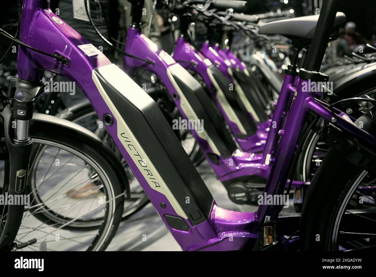 Victoria e-bikes with fully integrated frame batteries and stylish ...