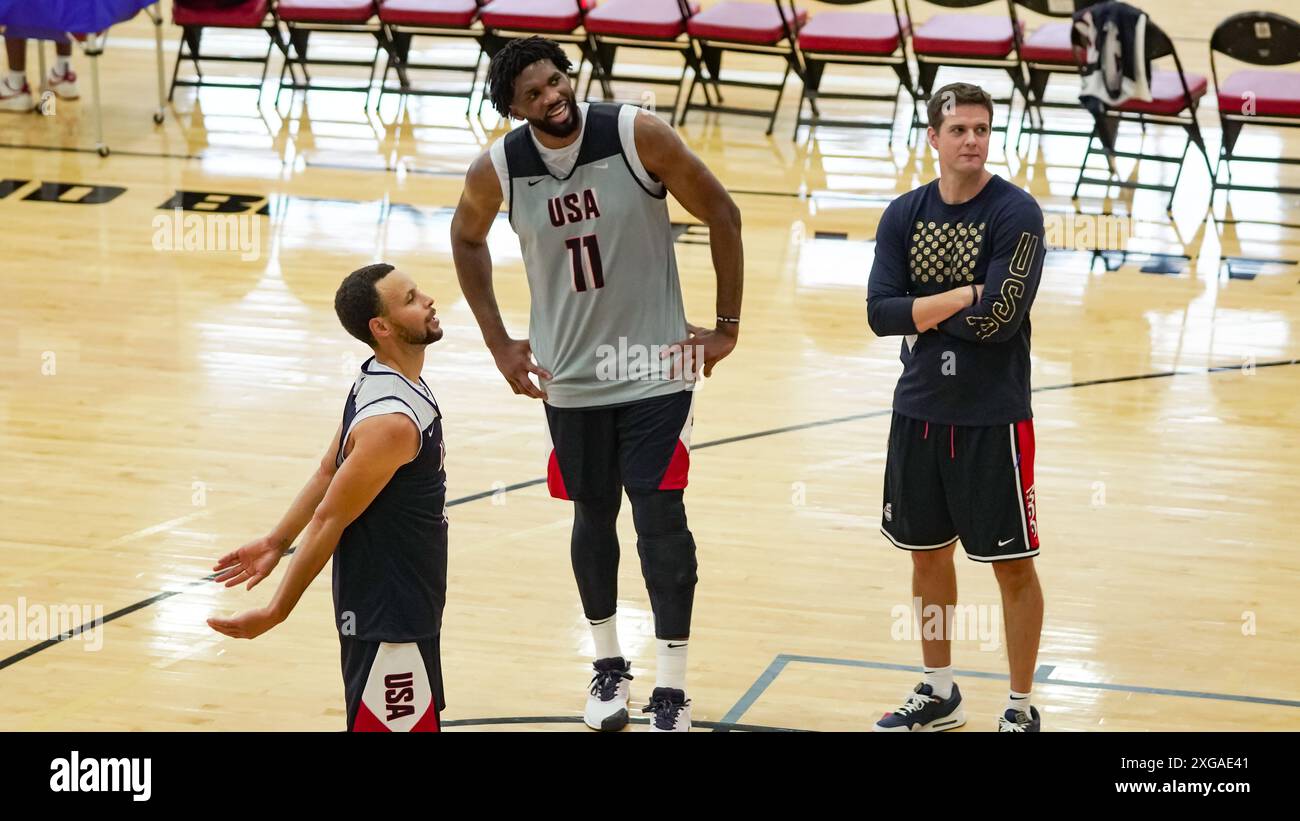 NBA Players Steph Curry and Joel Embiid Stock Photo - Alamy