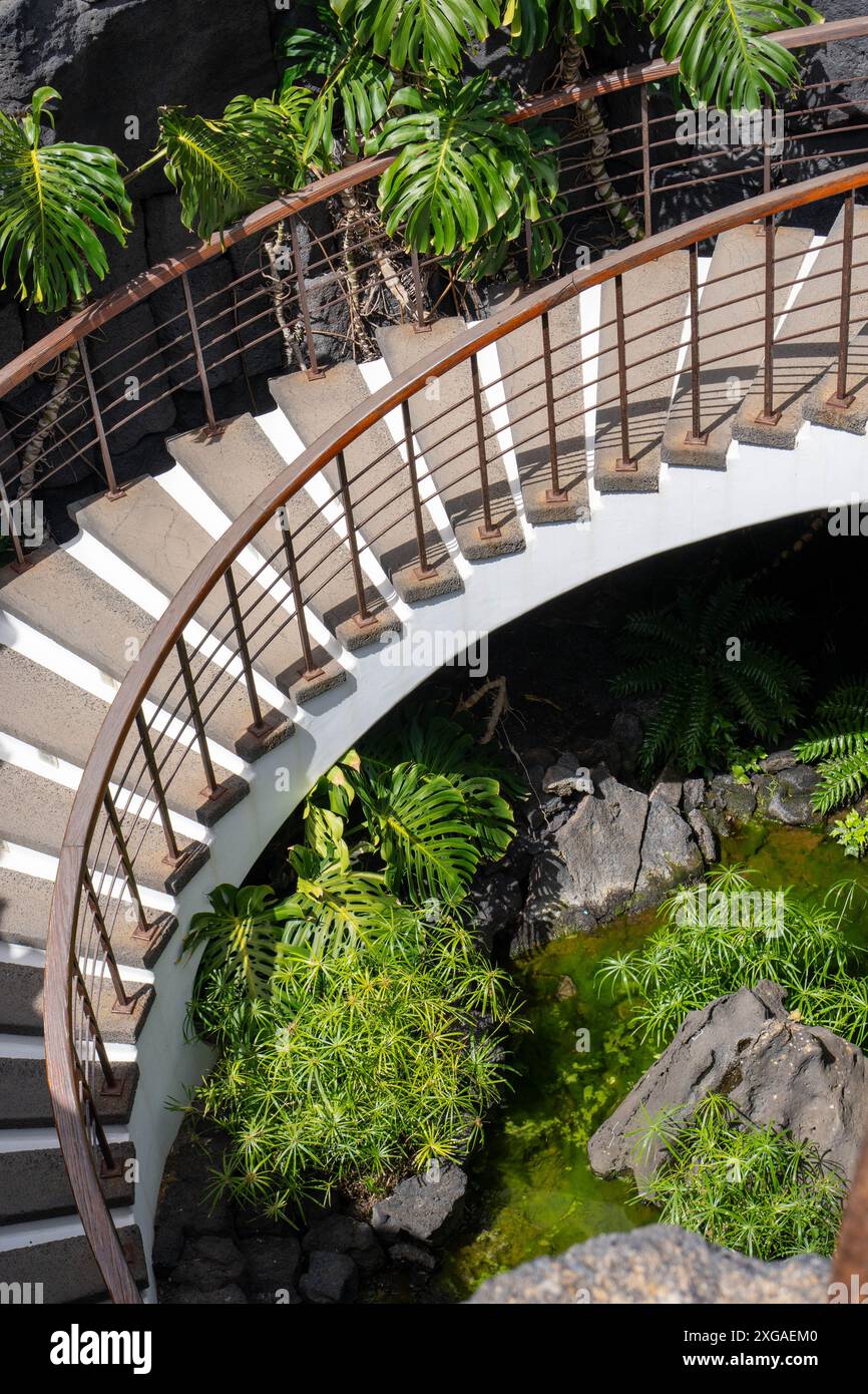 Small garden pathway aerial hi-res stock photography and images - Alamy