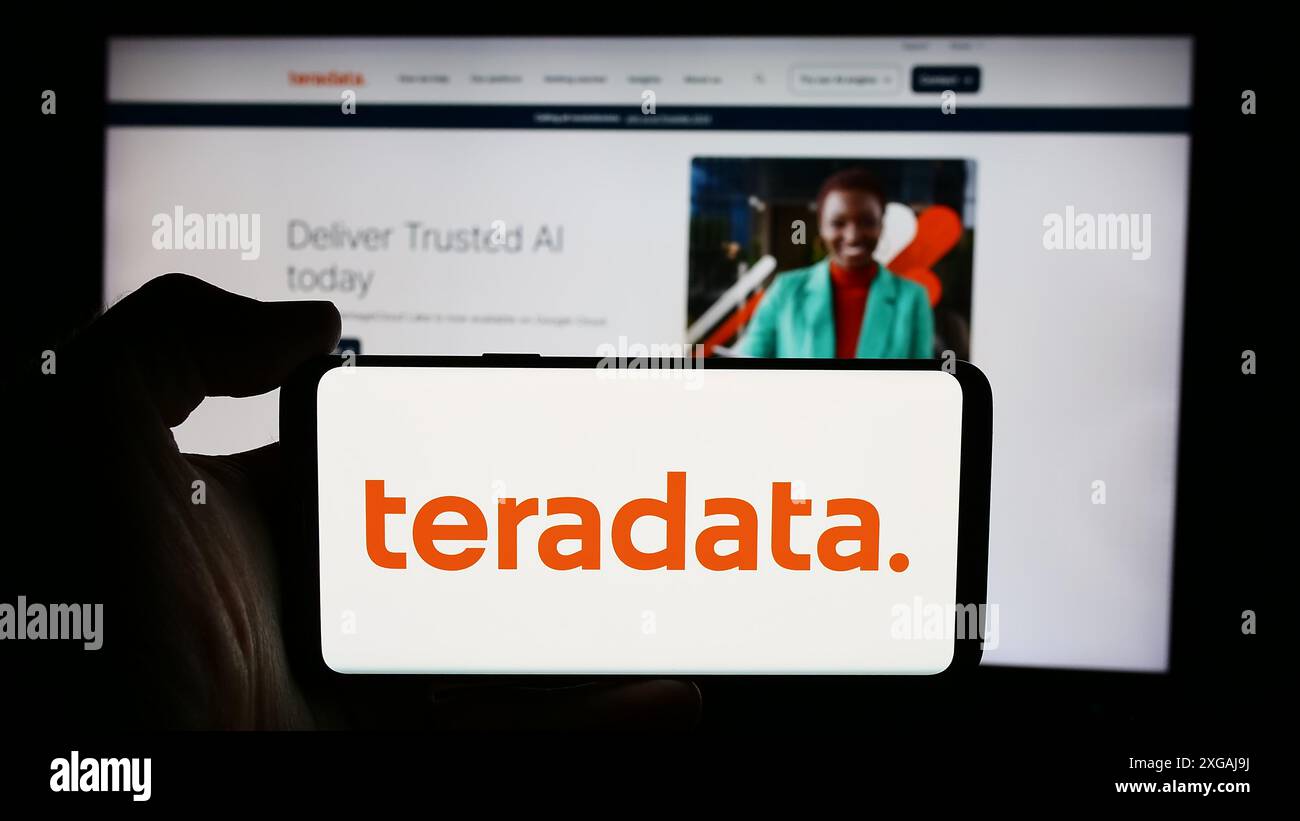 Person holding cellphone with logo of US database software company ...