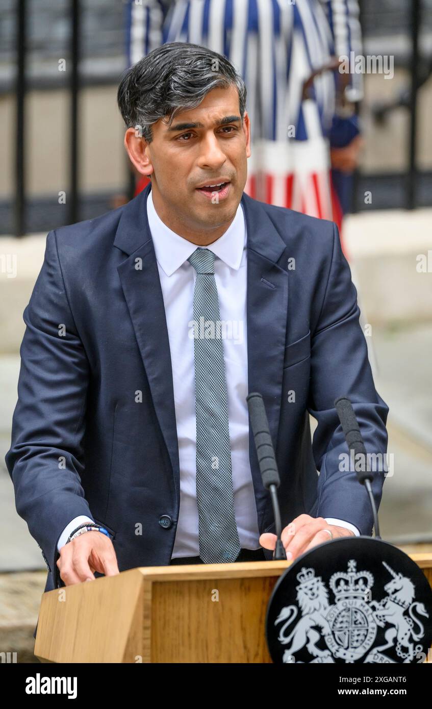 Rishi Sunak MP speaking in Downing Street with his wife, Ahshata Murty ...