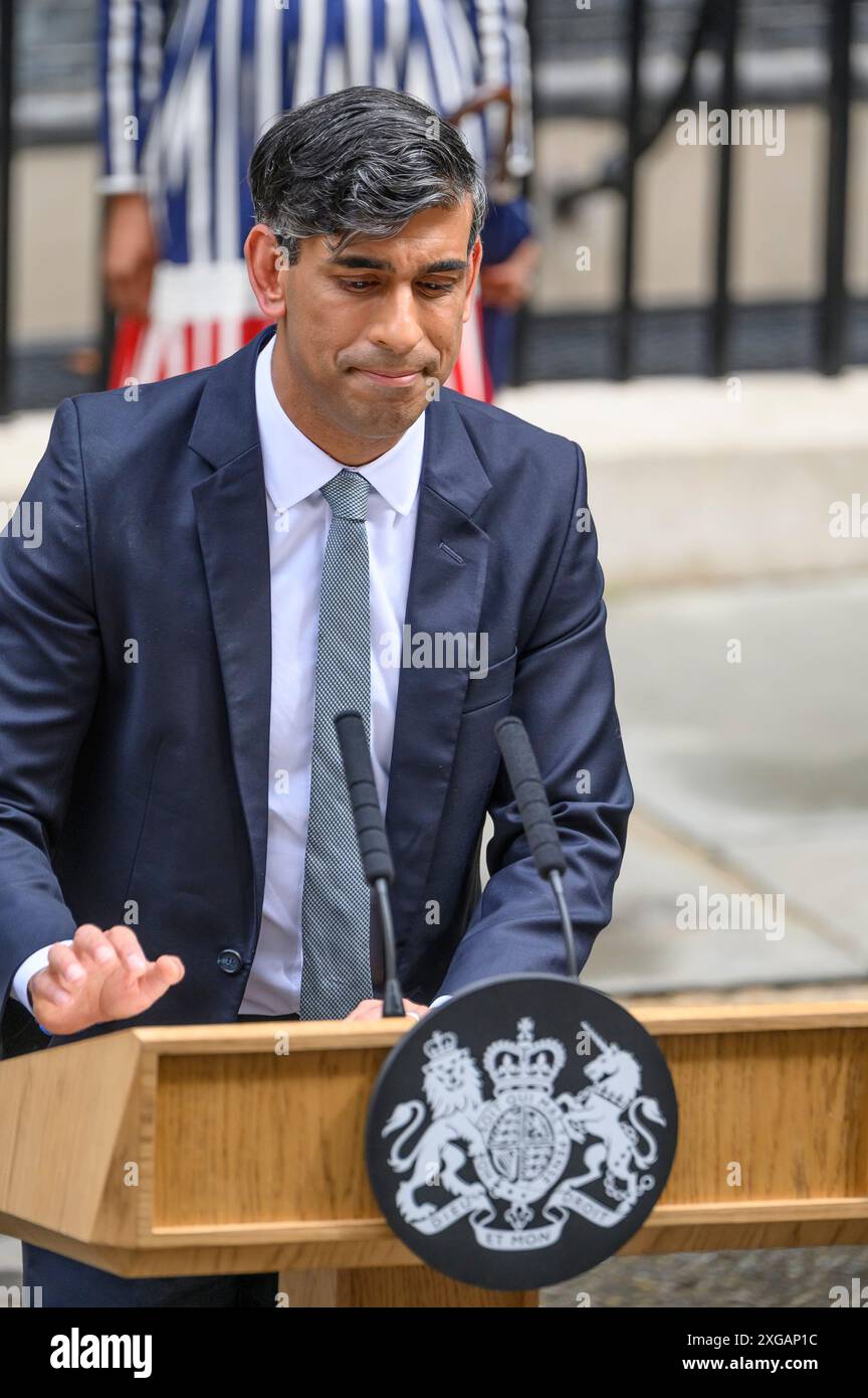 Rishi Sunak MP speaking in Downing Street with his wife, Ahshata Murty ...
