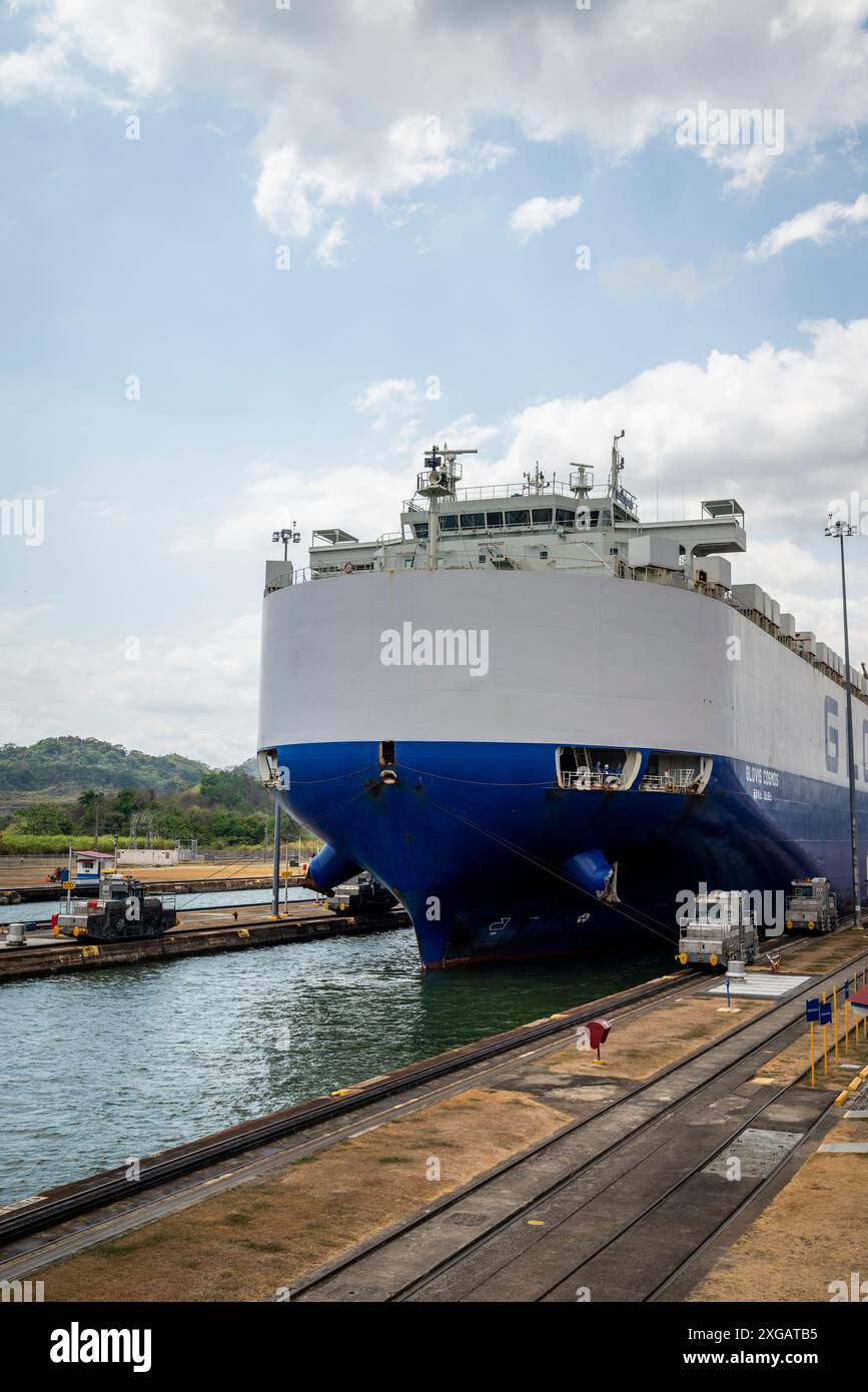 South Korean ship passing through Panama Canal at Miraflores Locks ...
