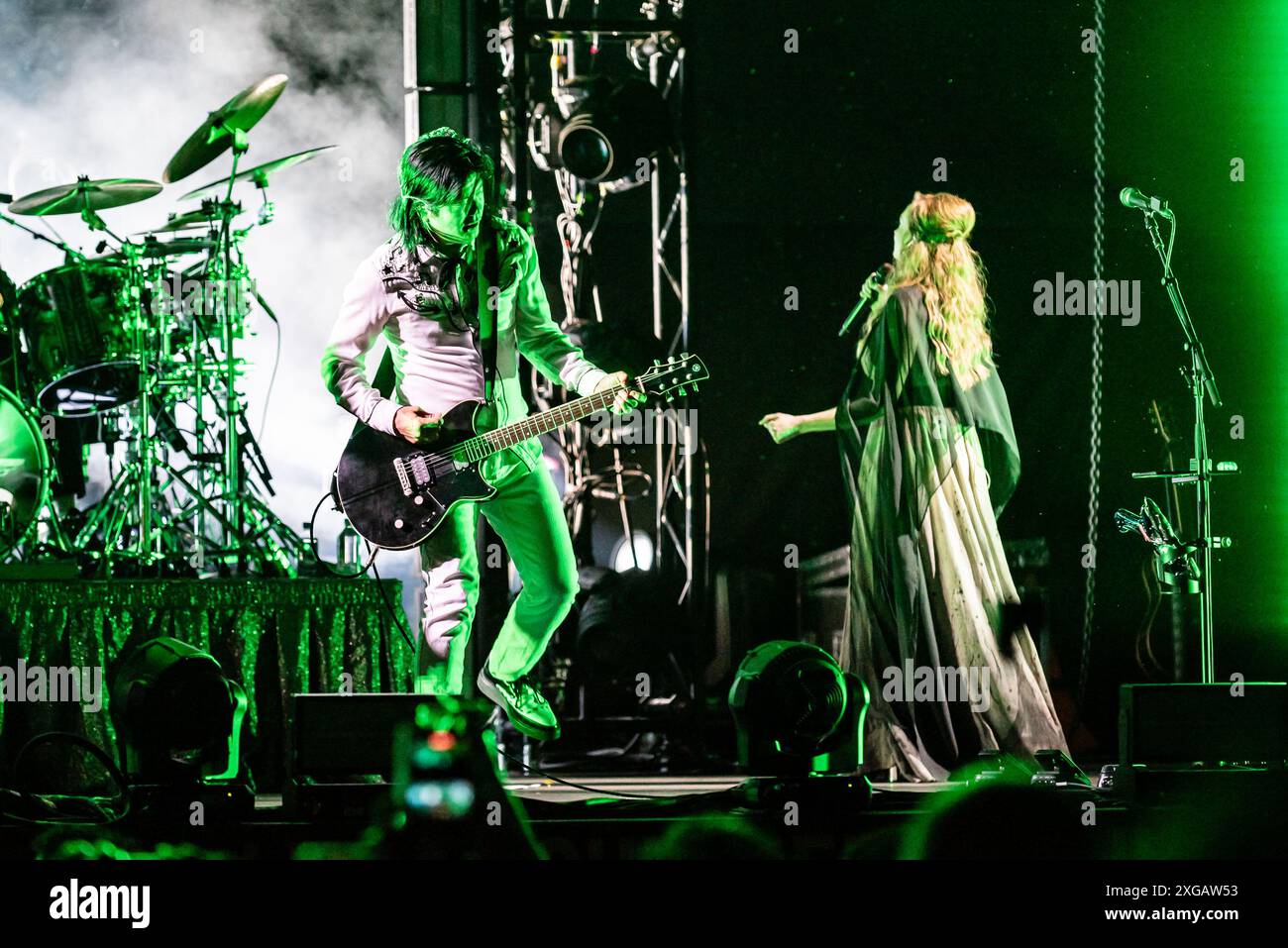 James Iha and Katie Cole of The Smashing Pumpkins Stock Photo - Alamy